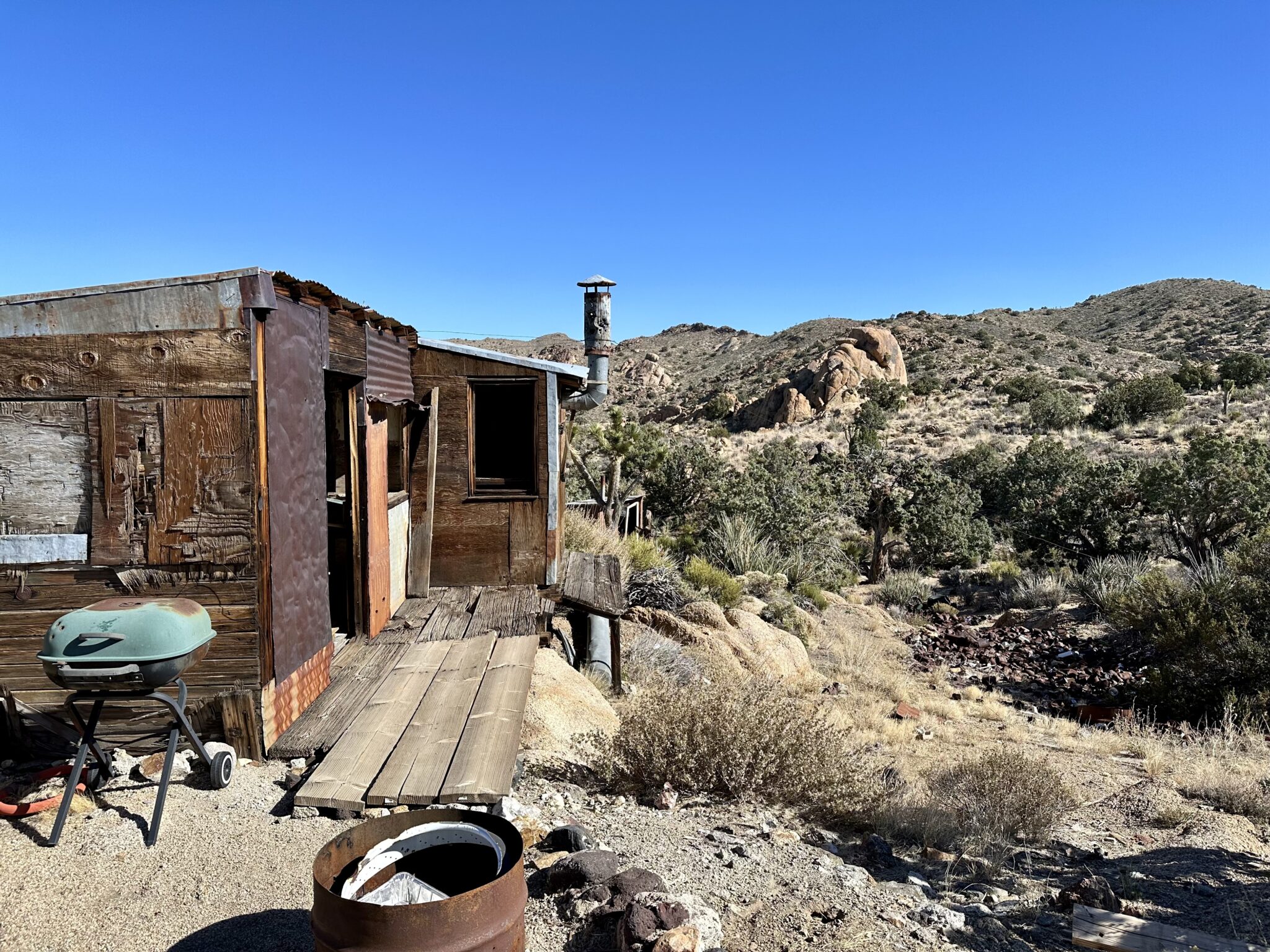 Exploring Old Mining Cabins in the Mojave Desert – Traveling with jj